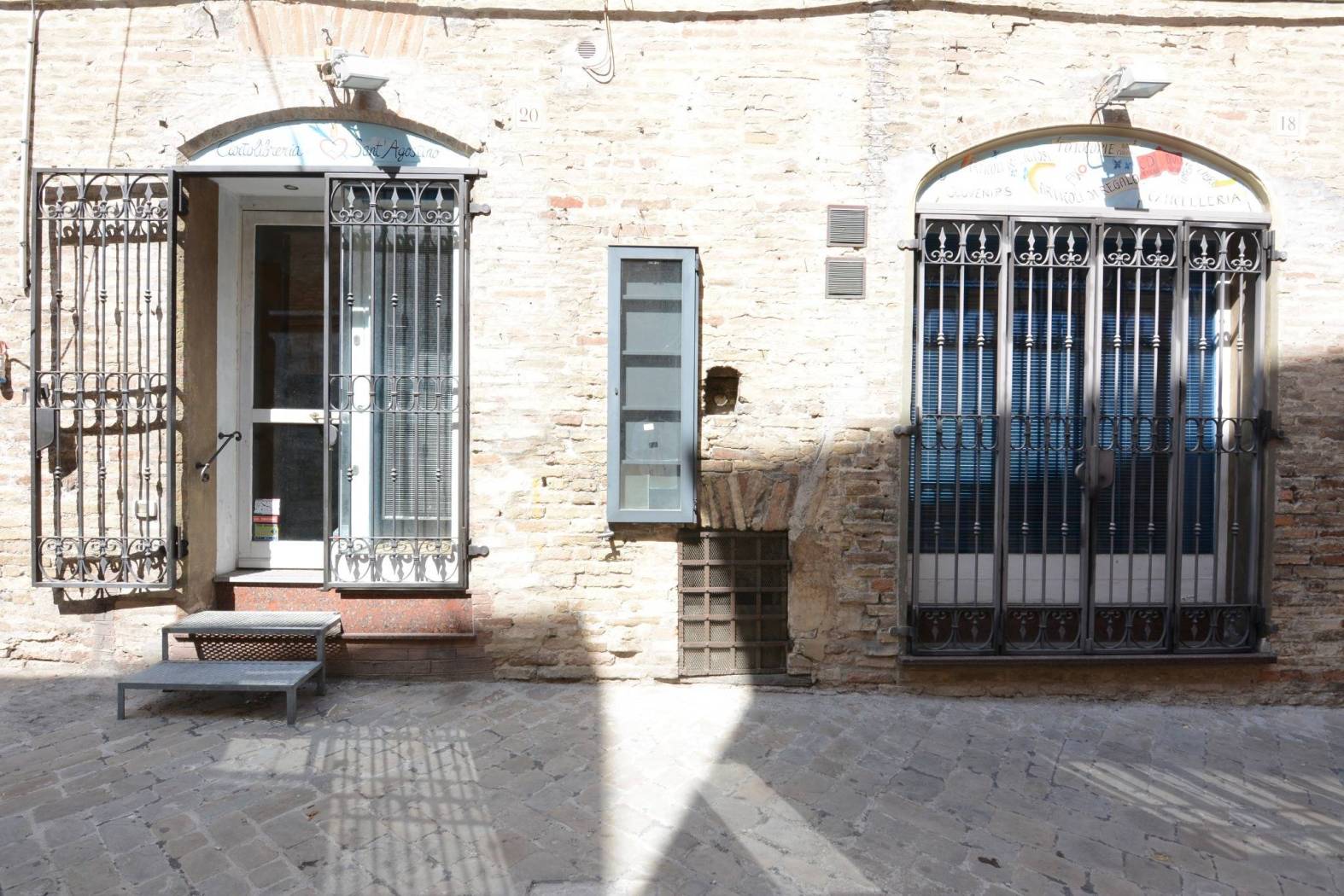 Locale commerciale in Vendita