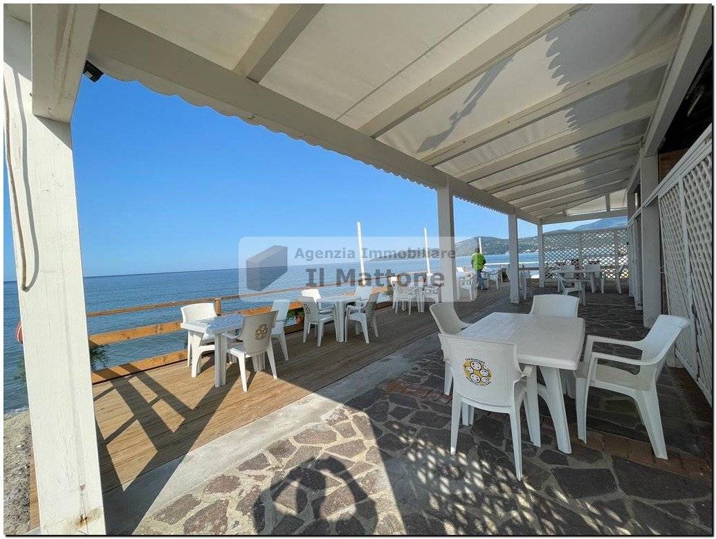 Locale commerciale in Vendita