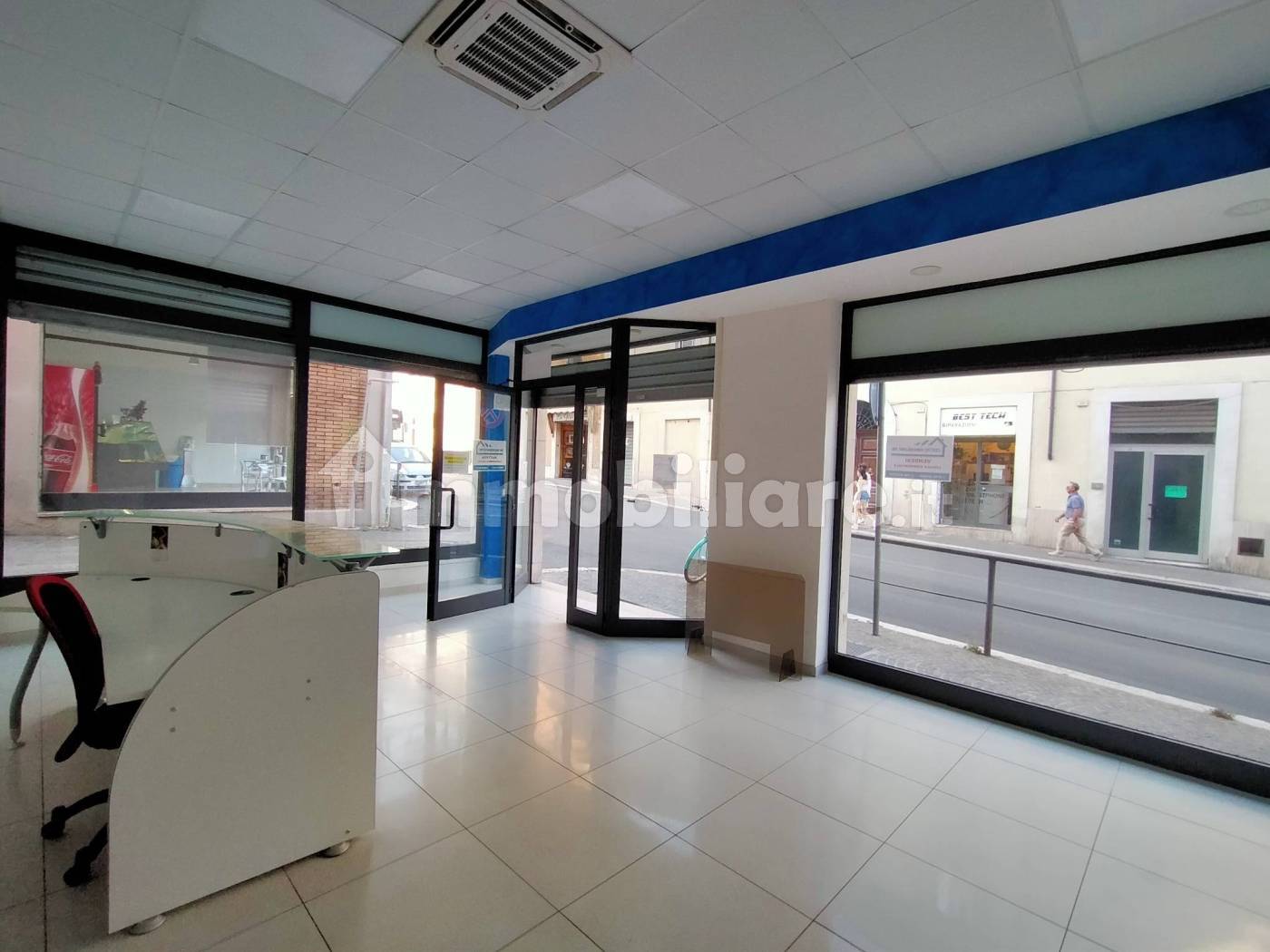 Locale commerciale in Vendita