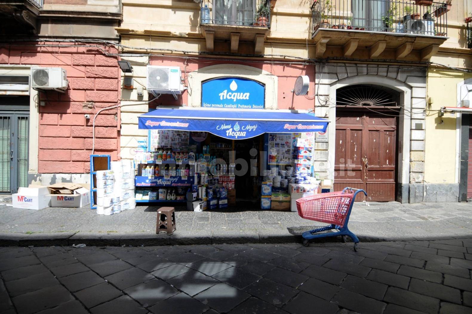 Locale commerciale in Vendita