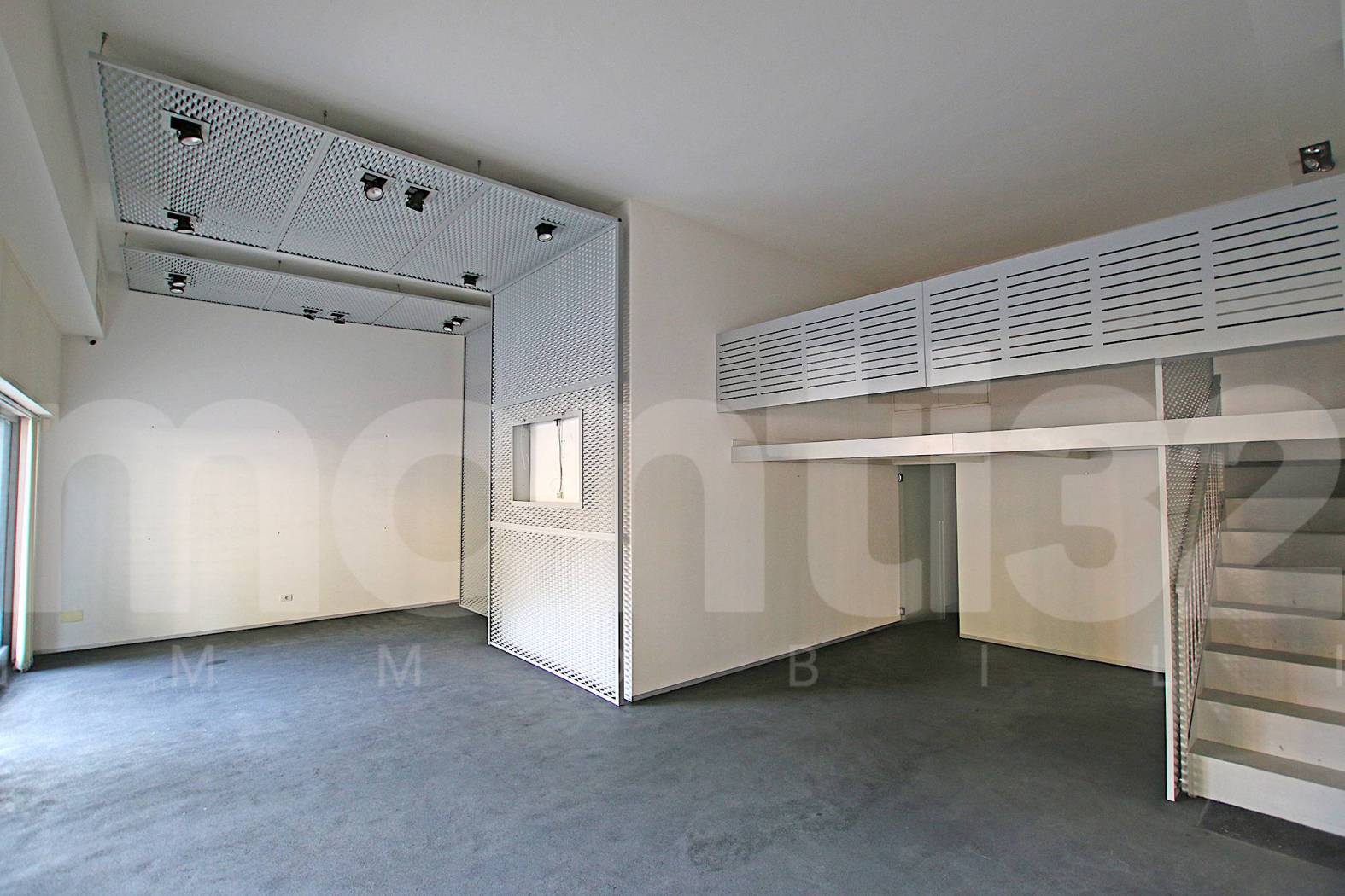 Locale commerciale in Vendita