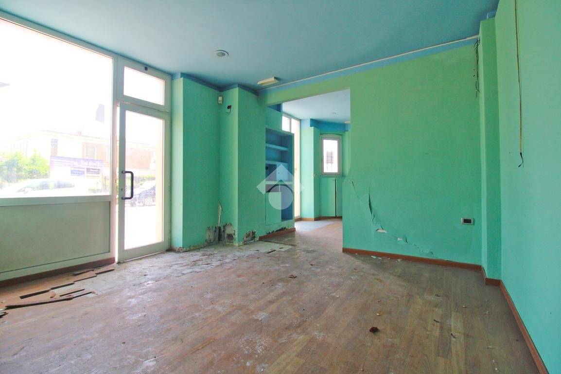 Locale commerciale in Vendita