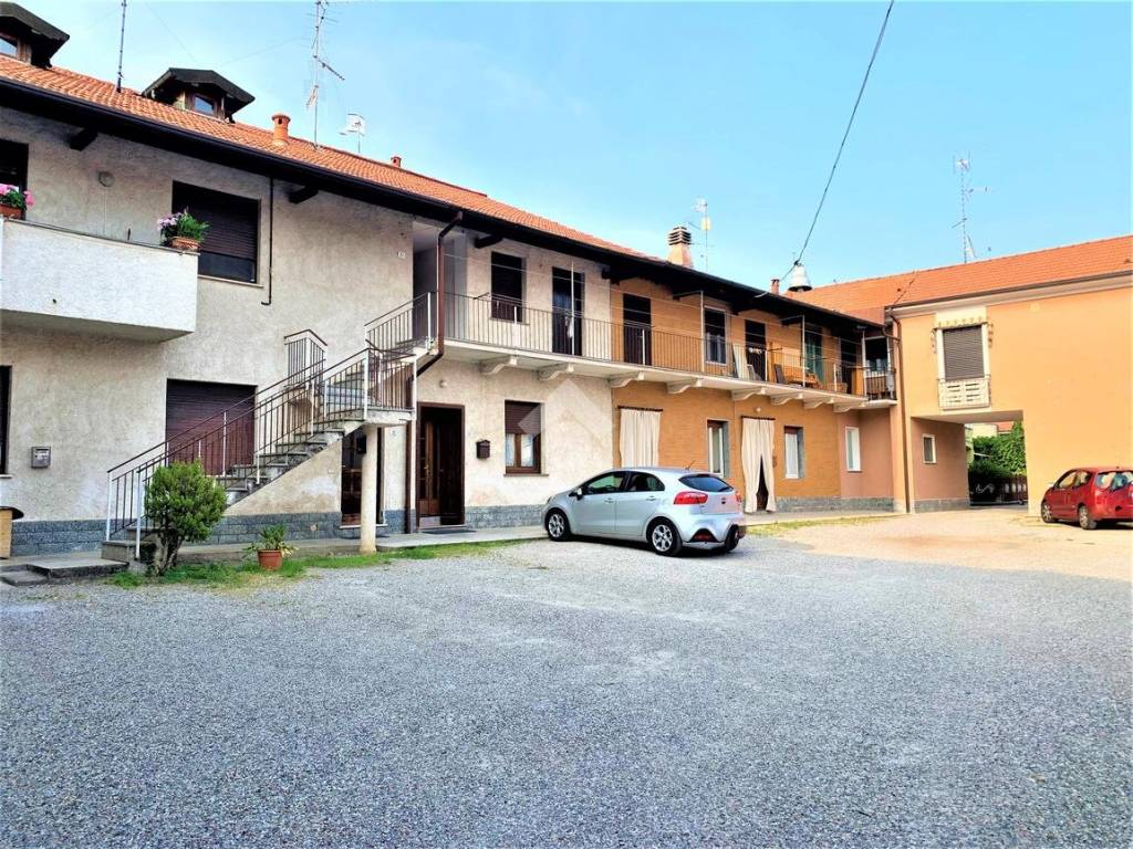 Vendita Appartamento Jerago con Orago. Trilocale in via Cristoforo ...
