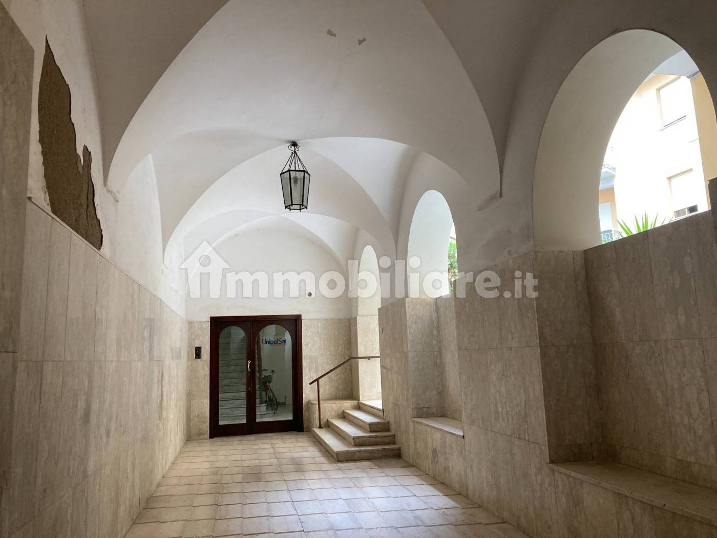 Locale commerciale in Vendita