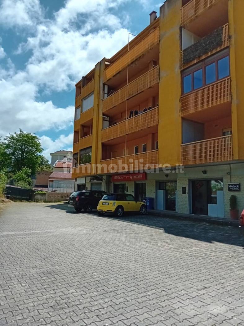 Locale commerciale in Vendita