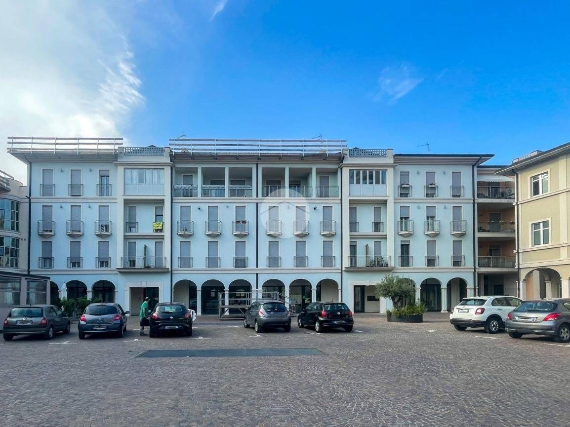 Locale commerciale in Vendita