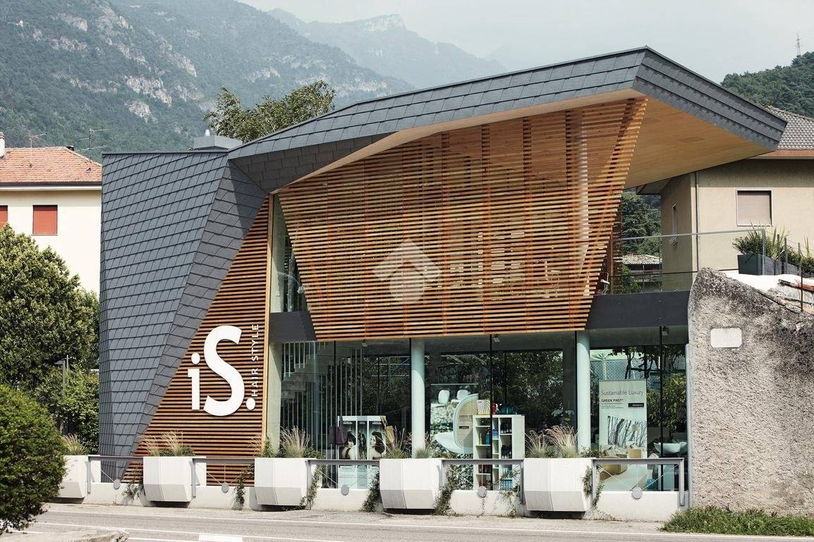 Locale commerciale in Vendita