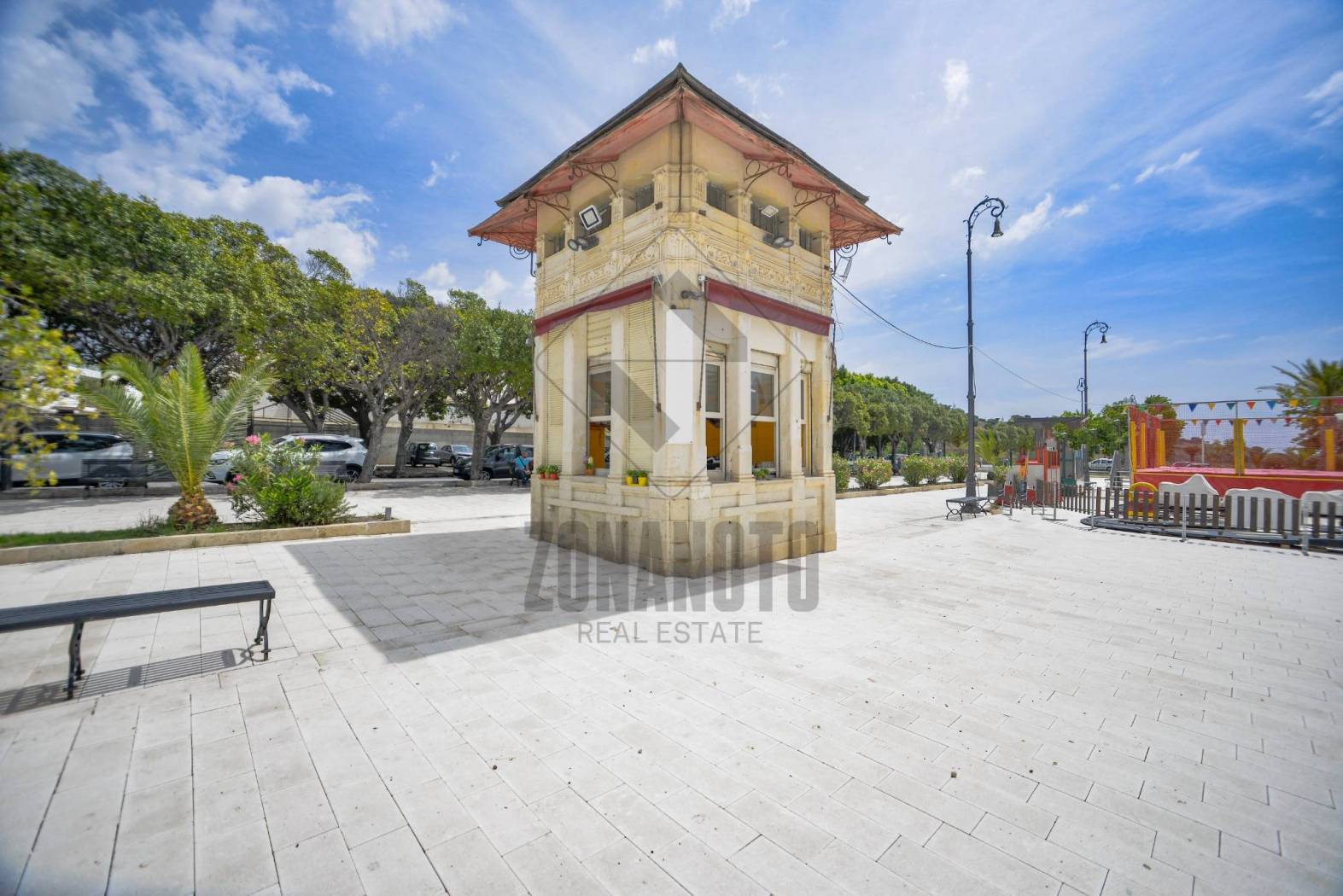 Locale commerciale in Vendita