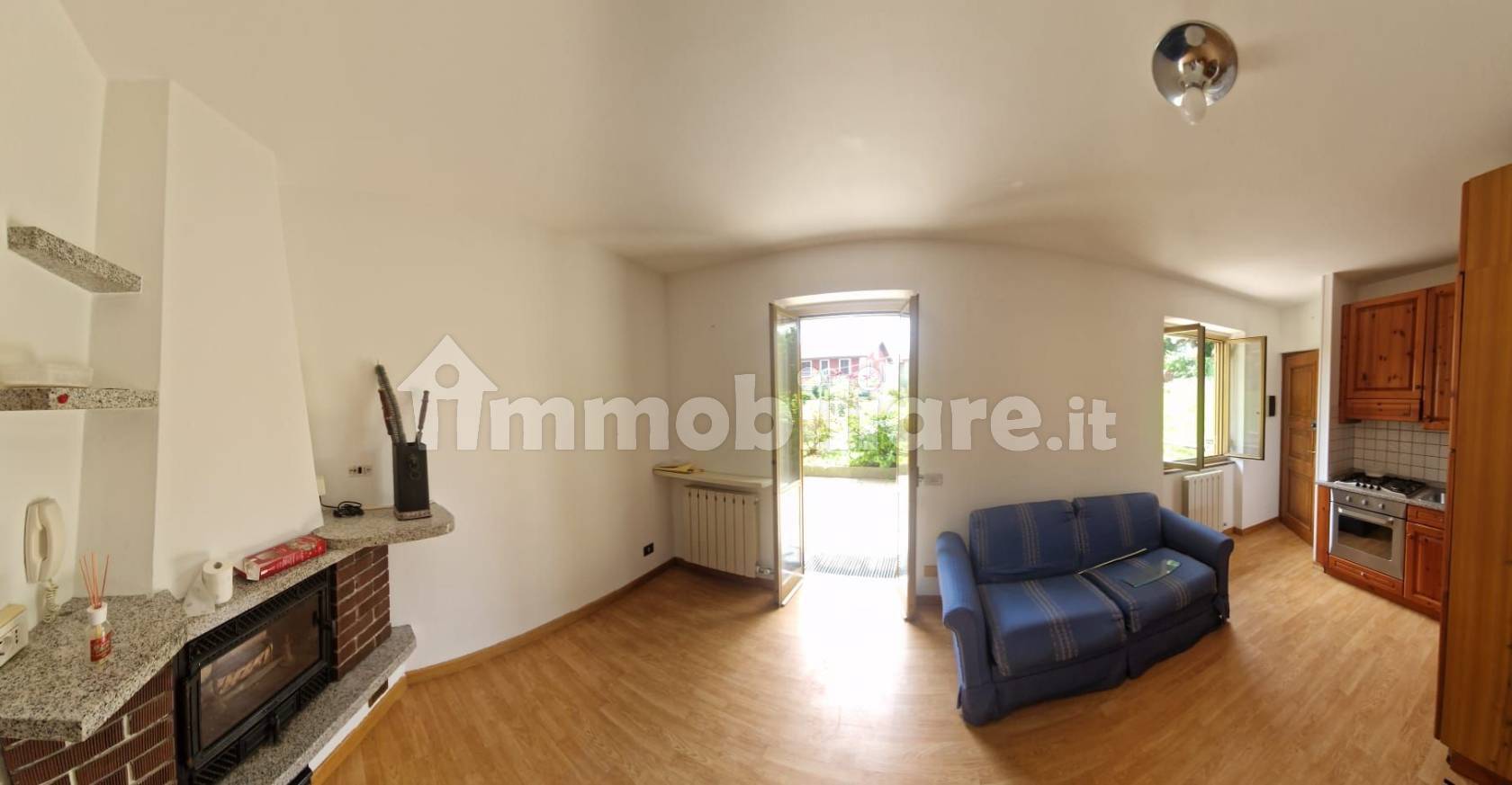 Trilocale via Francesco Farinet 19, Centro, Bee