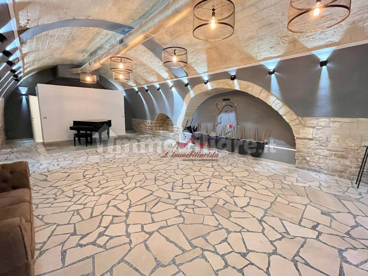 Locale commerciale in Vendita