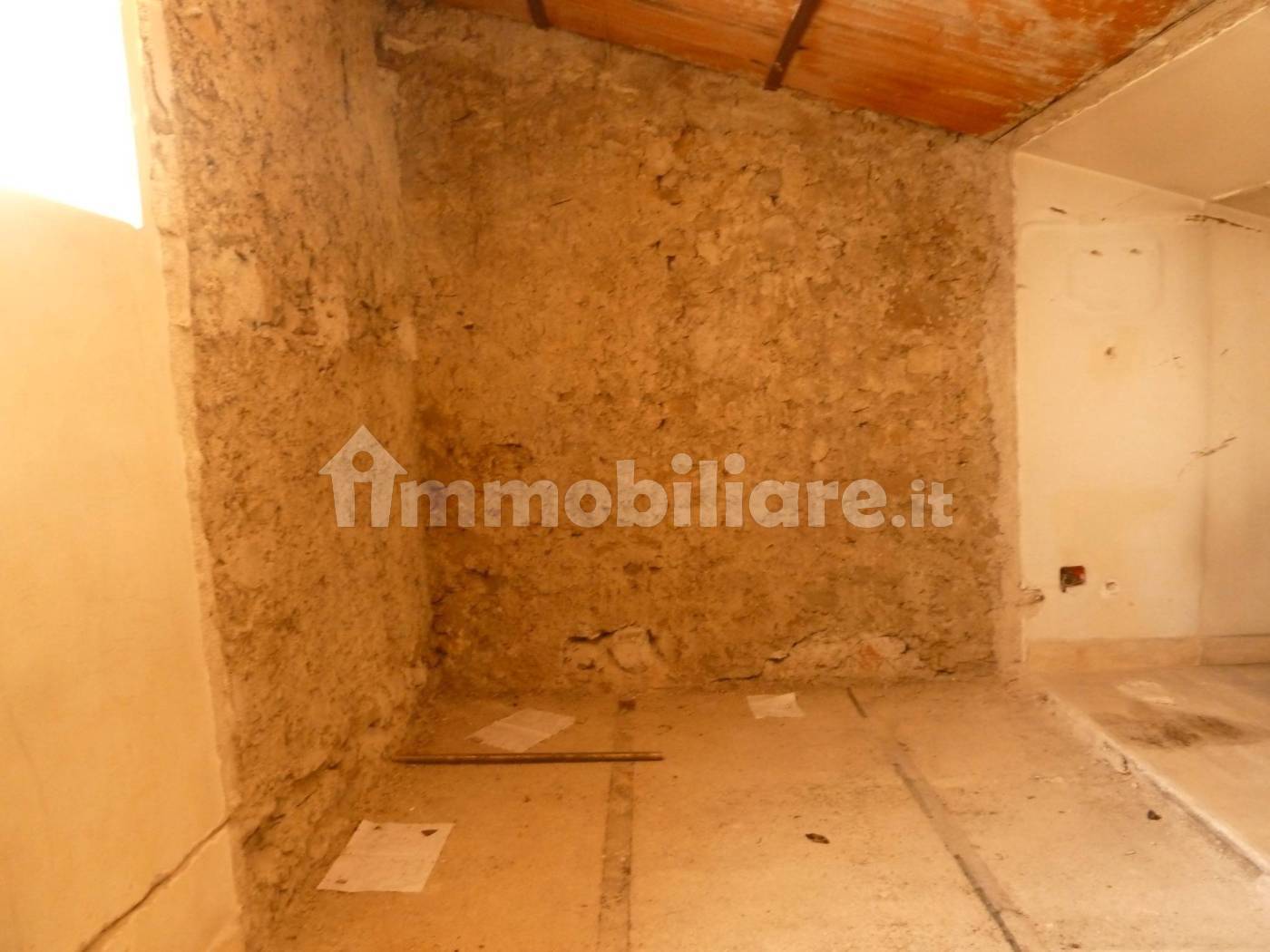 Locale commerciale in Vendita