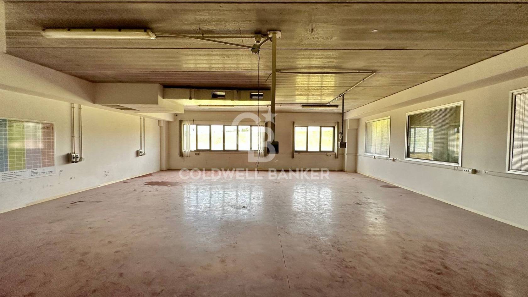 Locale commerciale con laboratorio in Vendita