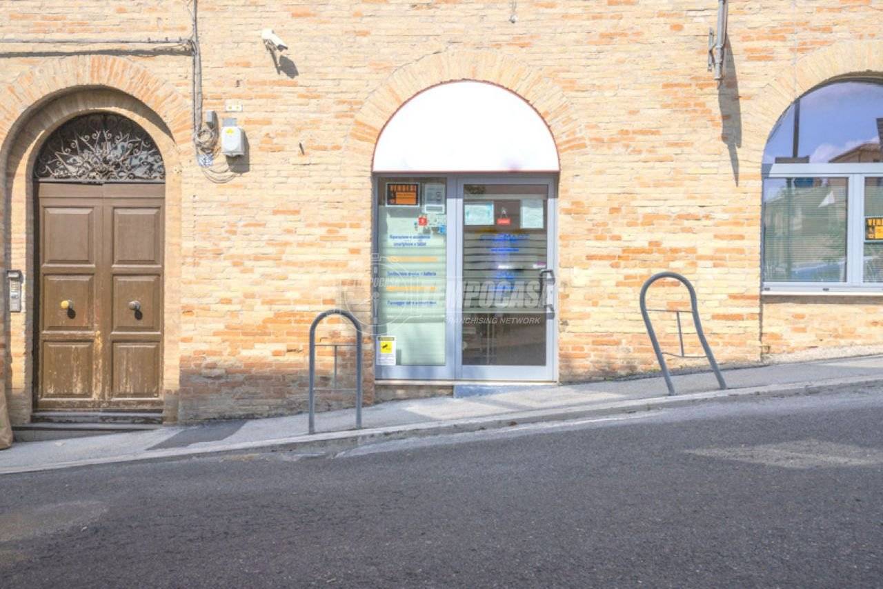 Locale commerciale in Vendita