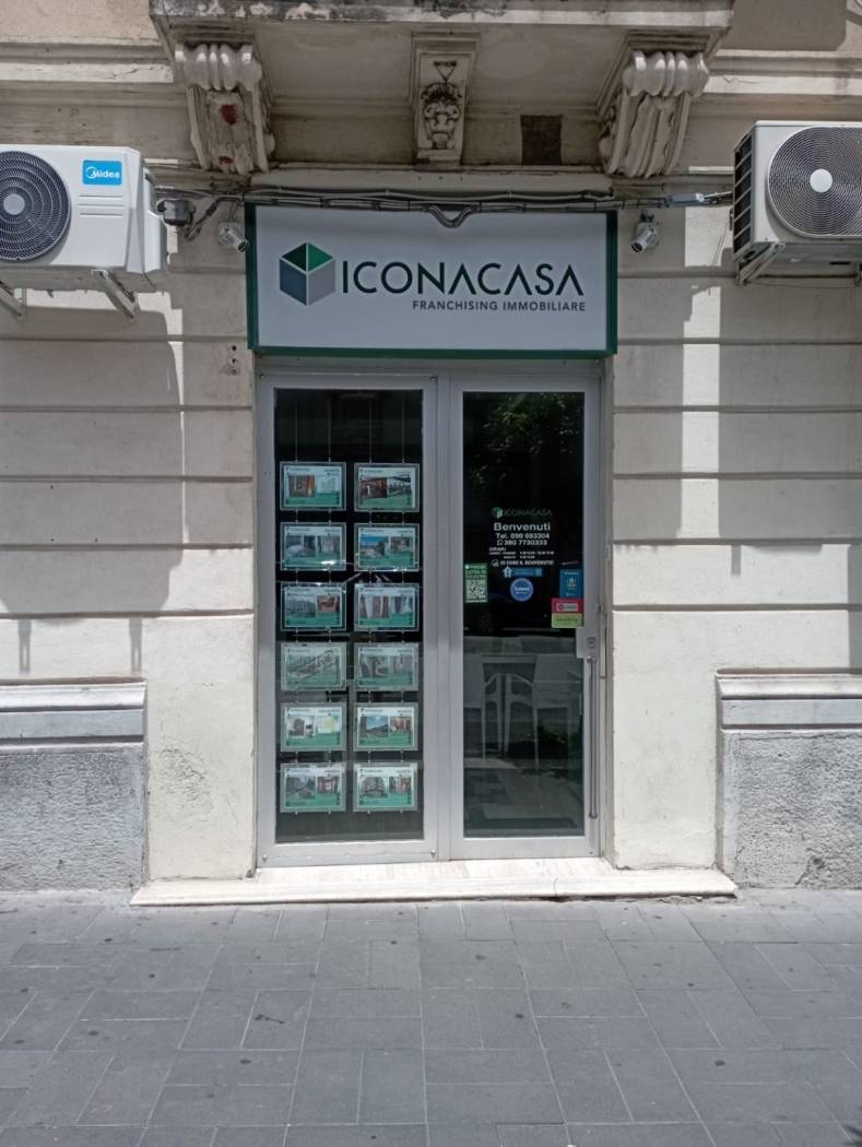 Locale commerciale in Vendita