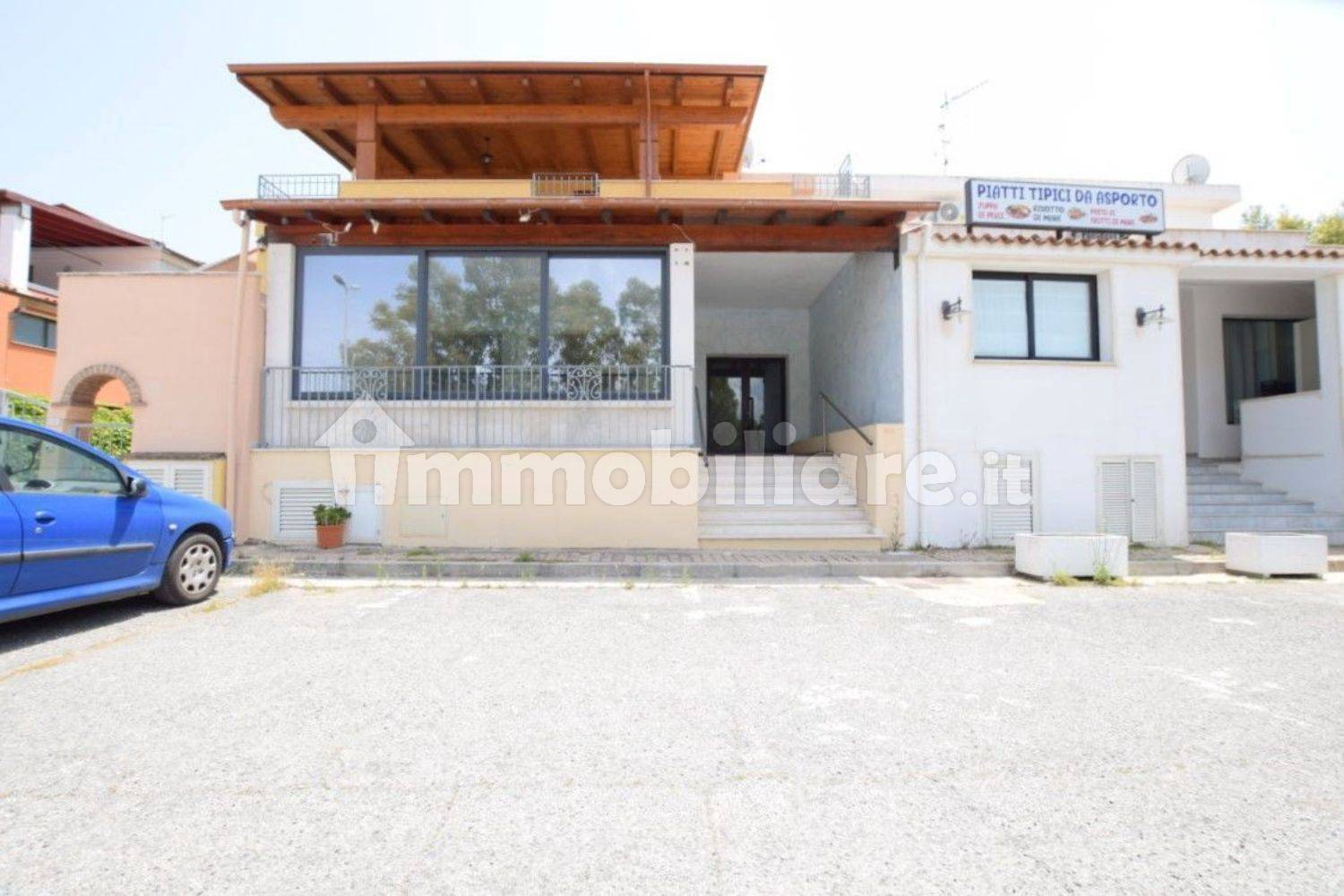 Locale commerciale in Vendita