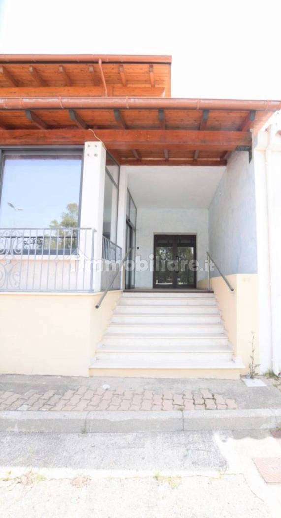 Locale commerciale in Vendita