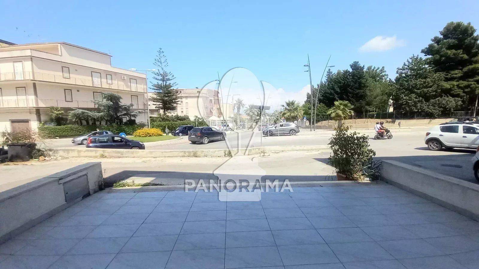 Locale commerciale in Vendita