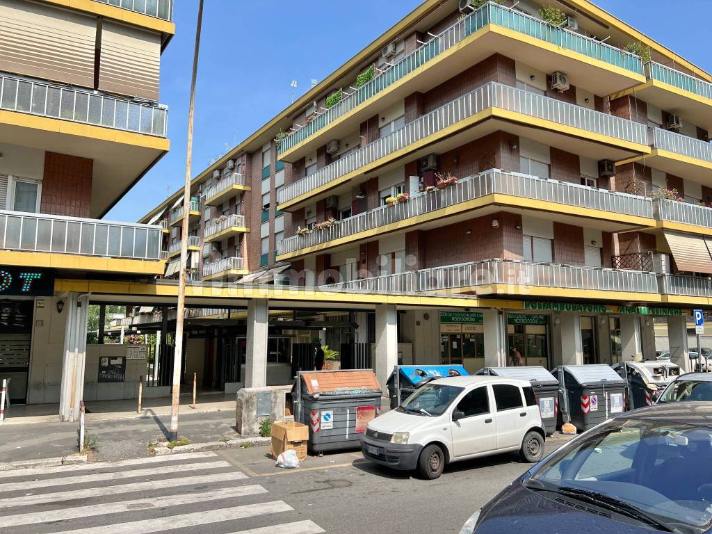 Vendita Appartamento Roma. Bilocale in via Domenico De Dominicis. Buono ...