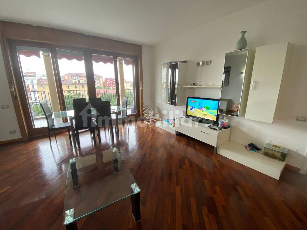 Vendita Appartamento Milano. Trilocale in piazza dei Daini 4. Ottimo stato, quarto piano, posto ...