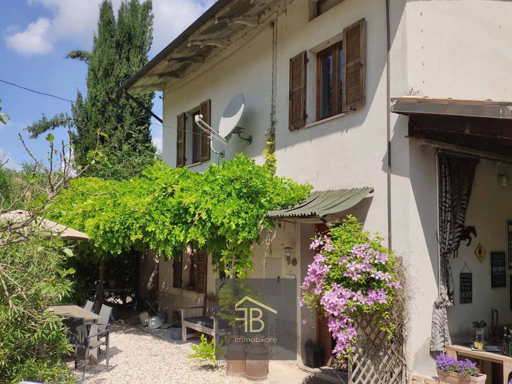 Vendita Rustico Arcevia. Buono stato, posto auto, 240 m², rif. 100683021