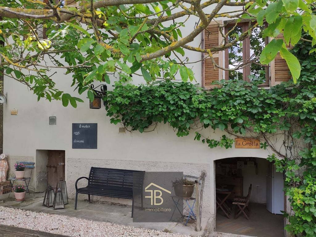 Vendita Rustico Arcevia. Buono stato, posto auto, 240 m², rif. 100683021