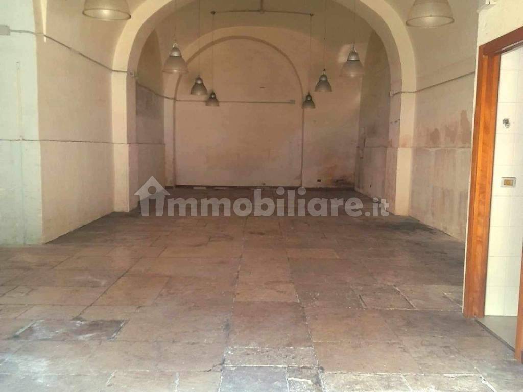 Locale commerciale piazza Garibaldi 56, Bari, Rif. 104449481 ...
