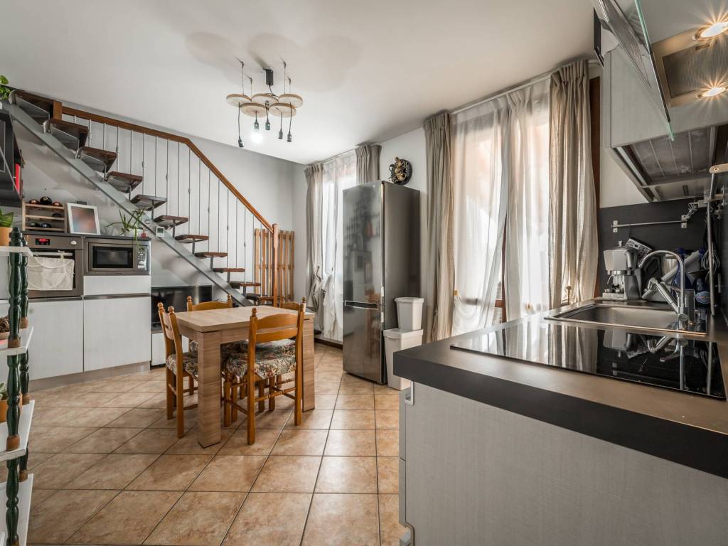 Vendita Appartamento Casalgrande. Quadrilocale in via Louise Breill ...