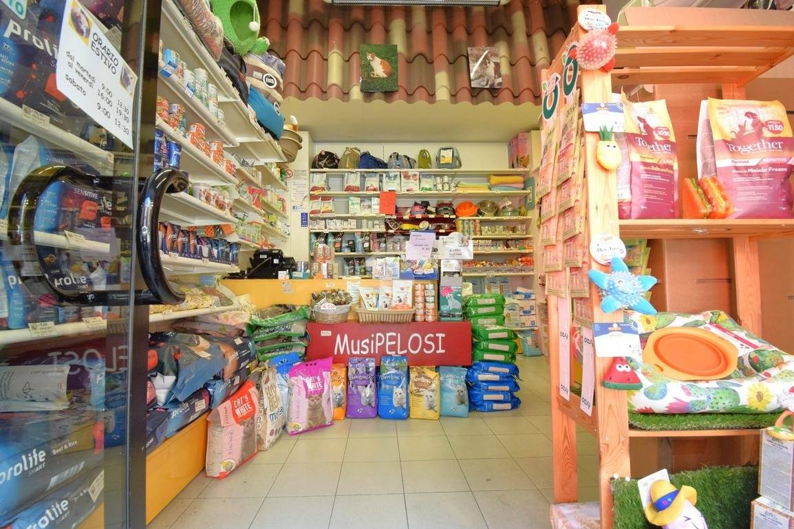 Locale commerciale in Vendita