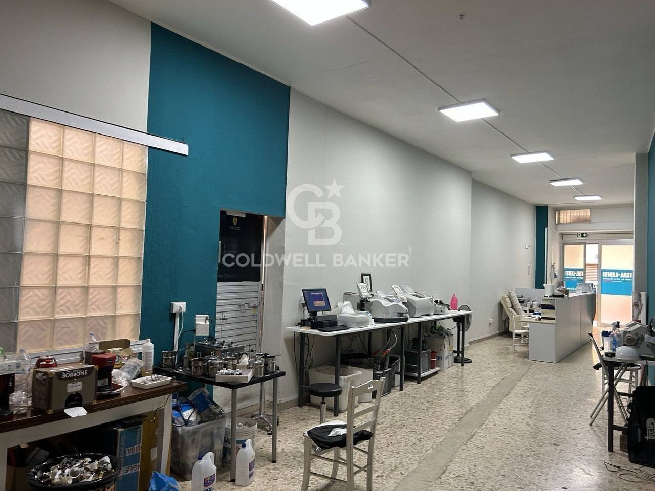 Locale commerciale in Vendita