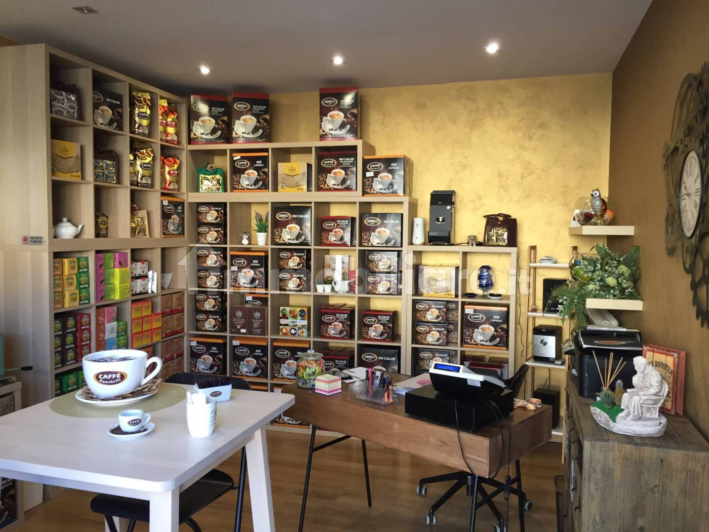 Locale commerciale in Vendita