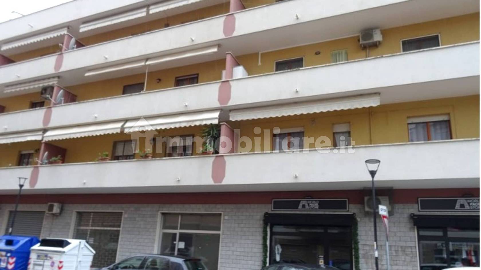 Locale commerciale in Vendita