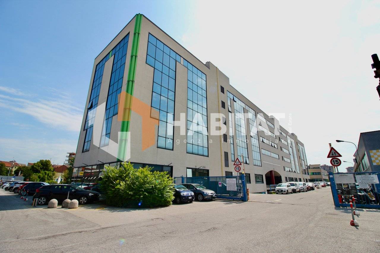 Posto auto - moto in Vendita