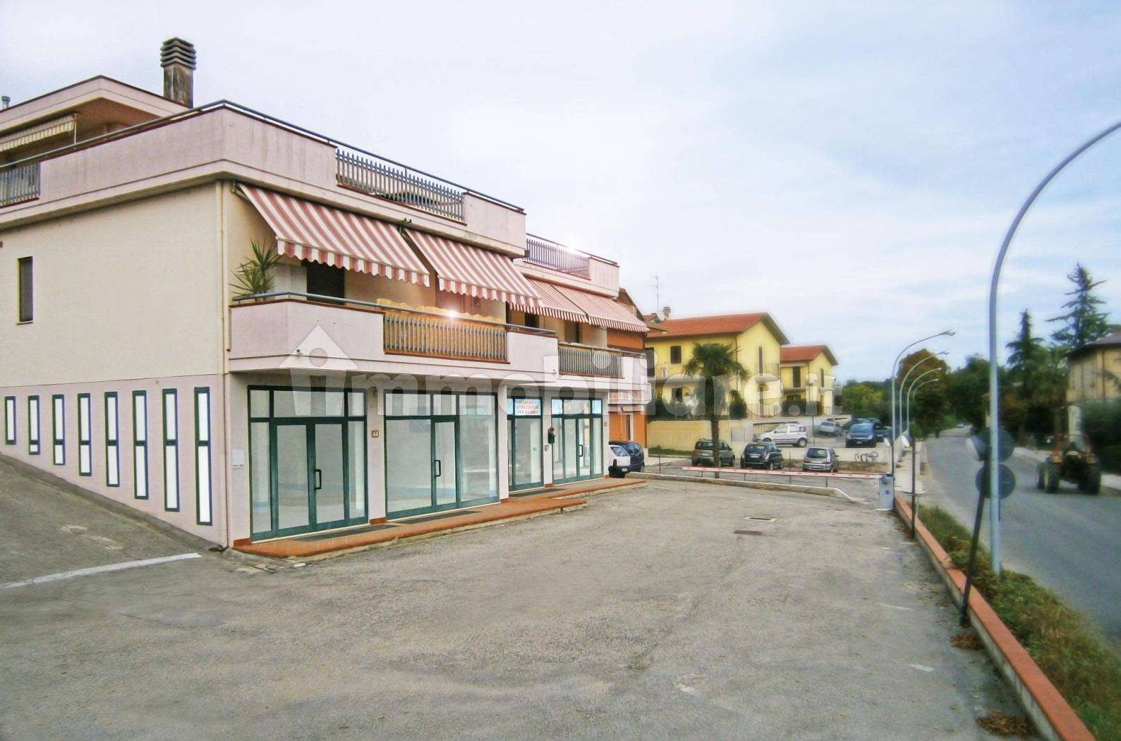 Locale commerciale in Vendita