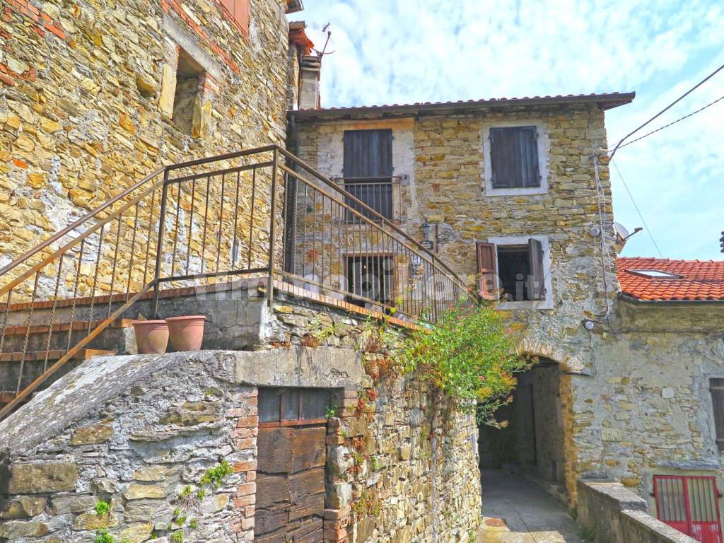 Vendita Terratetto unifamiliare in via Salano Salano 6 Licciana Nardi ...