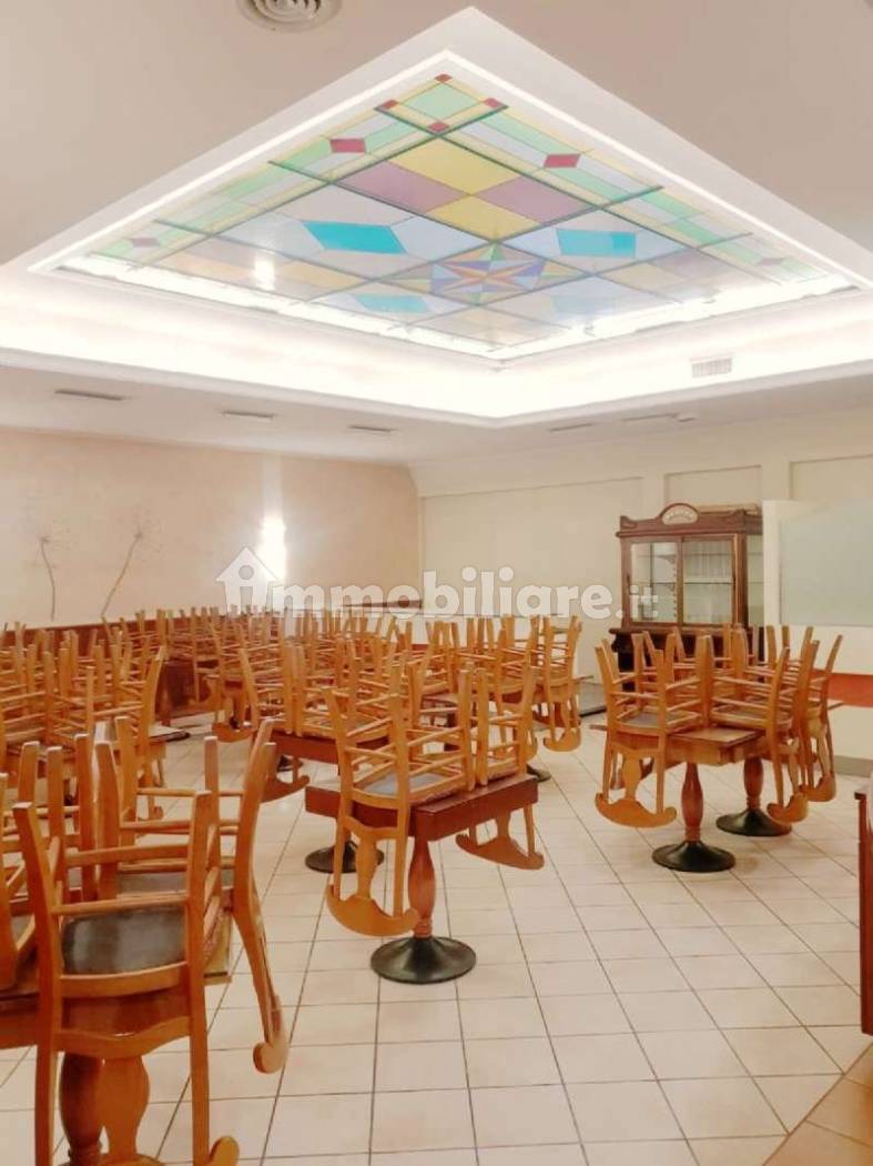 Locale commerciale in Vendita