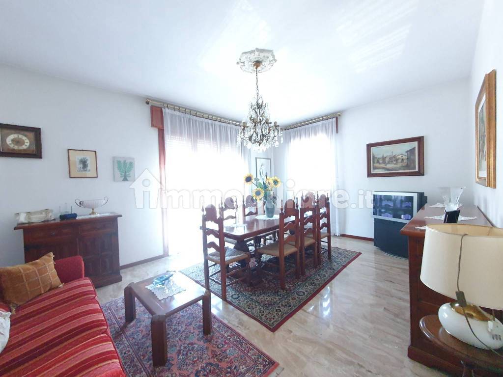 Vendita Villa bifamiliare in via Frassine 3A Padova. Buono stato, posto ...