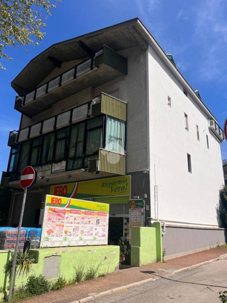 Locale commerciale in Vendita