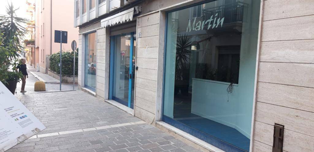 Locale commerciale in Vendita