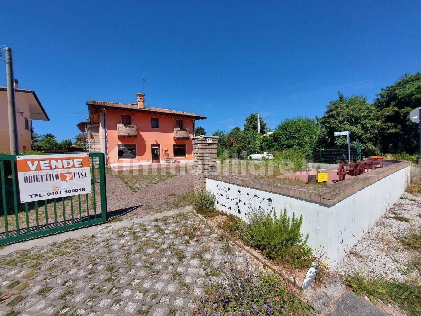 Locale commerciale in Vendita