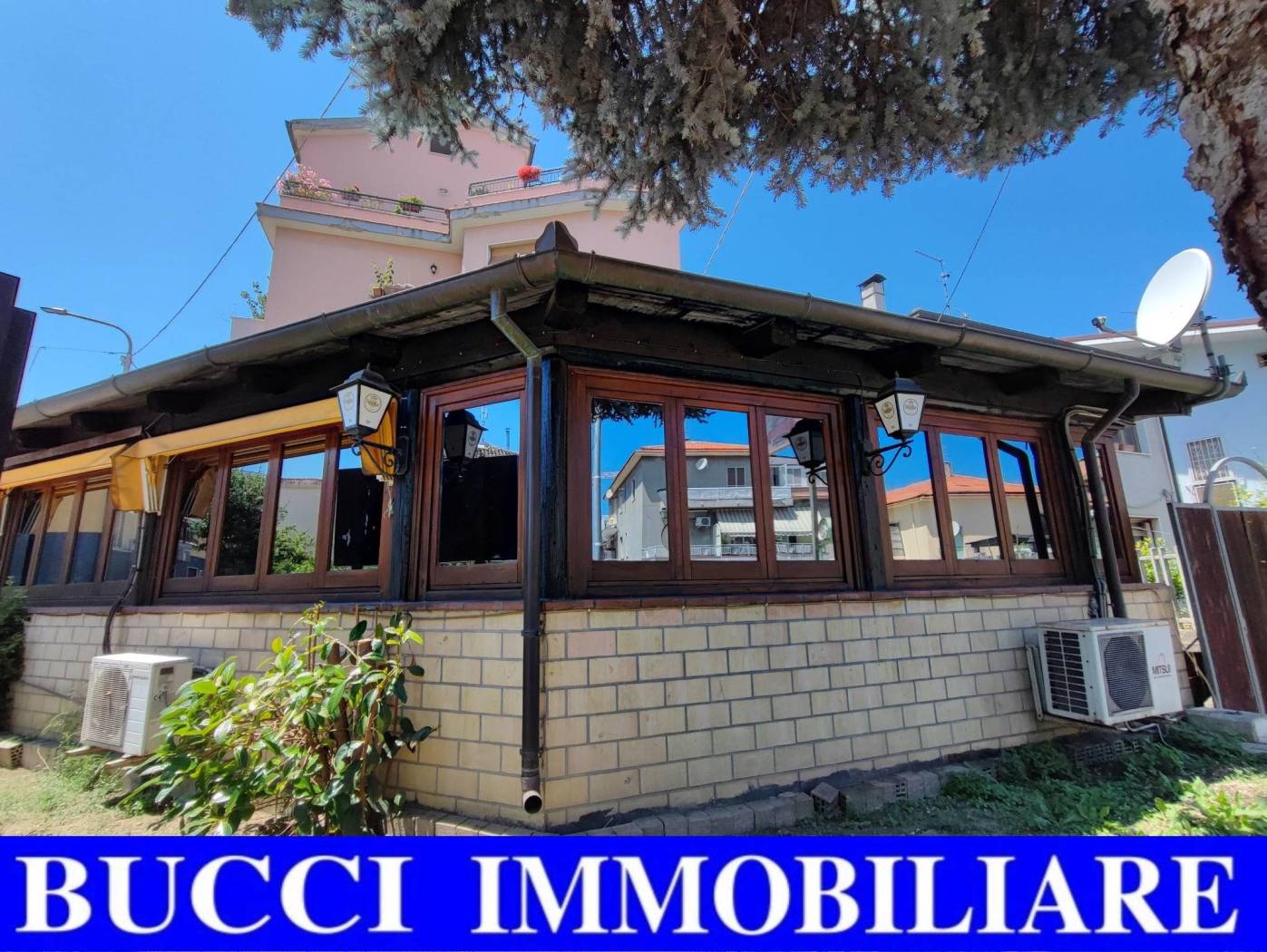 Locale commerciale in Vendita