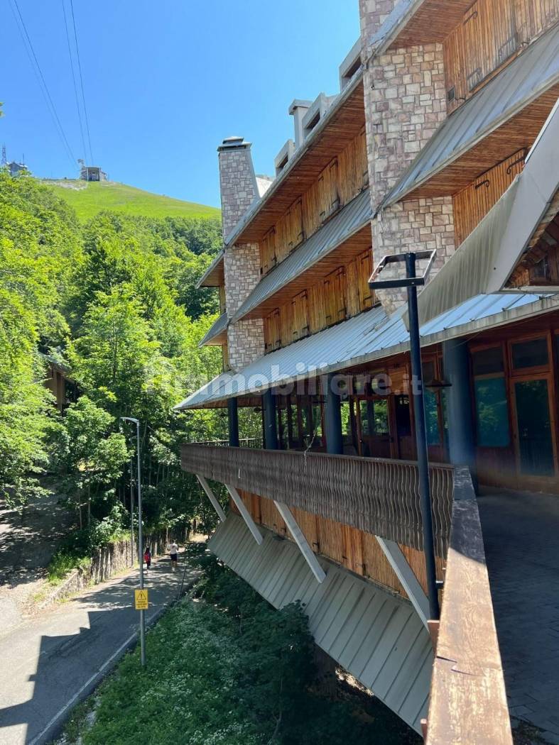 Locale commerciale in Vendita