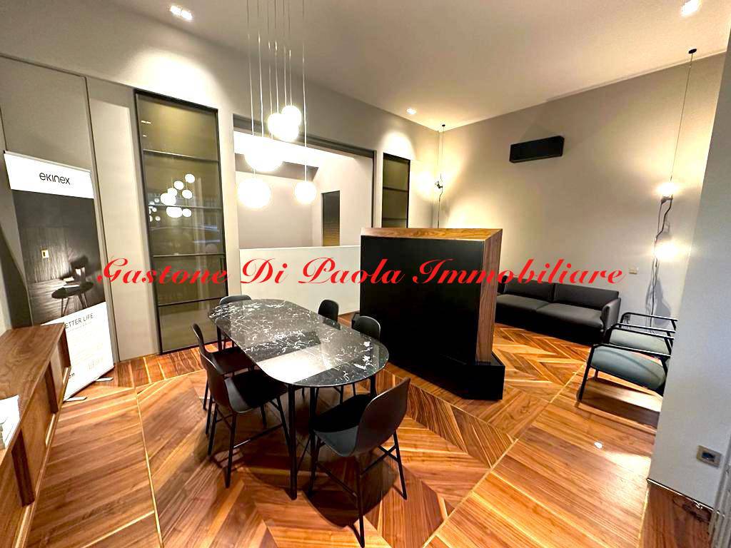 Locale commerciale in Vendita