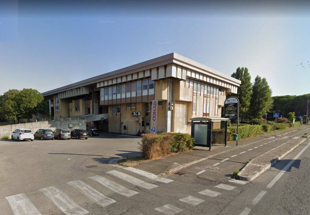 Locale commerciale in Vendita