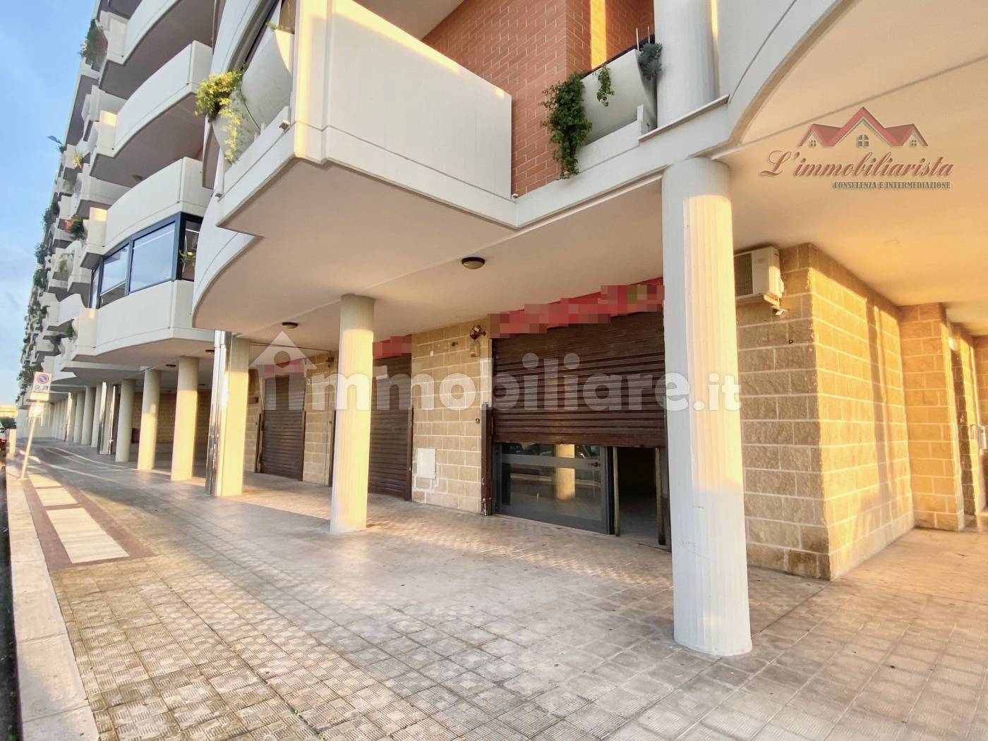 Locale commerciale in Vendita