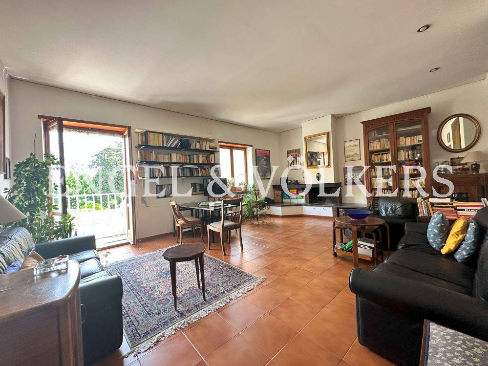 Appartamento buono stato, quinto piano, Vomero, Napoli