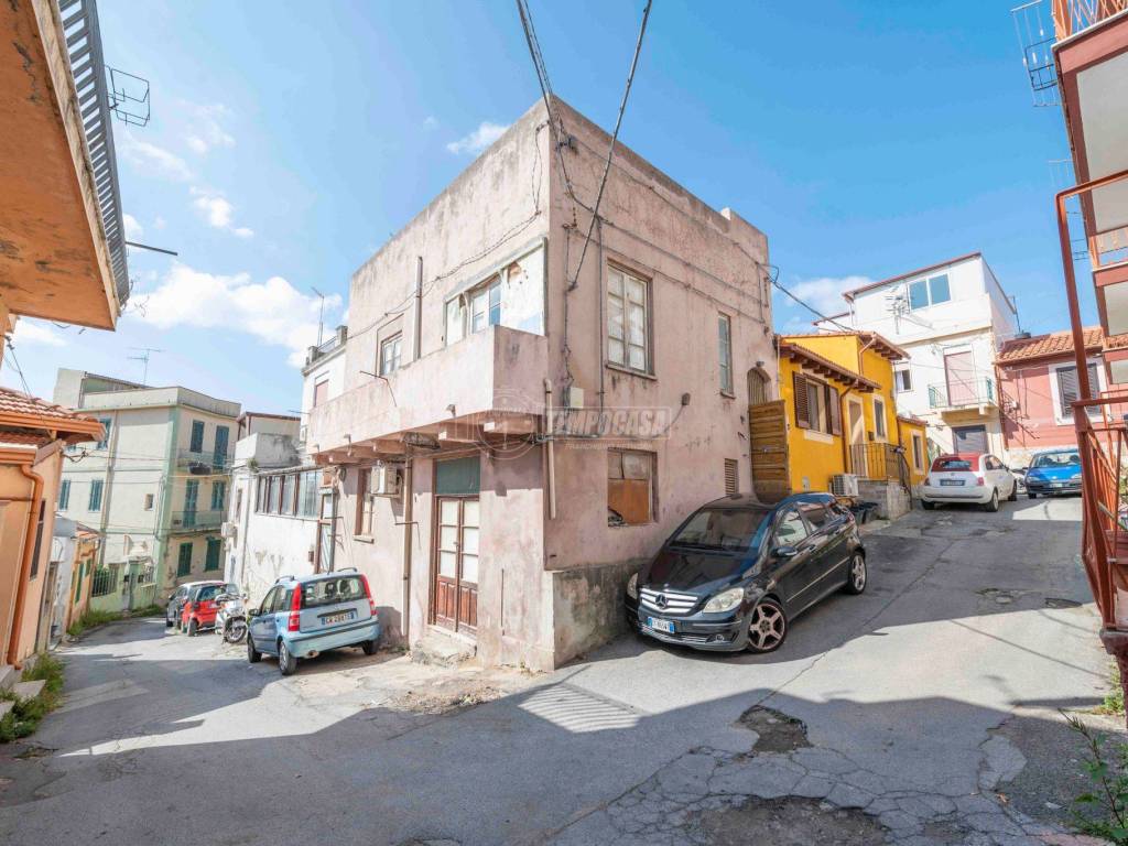 Sale Single-family detached house in via Fratellanza 13 Messina. To be ...