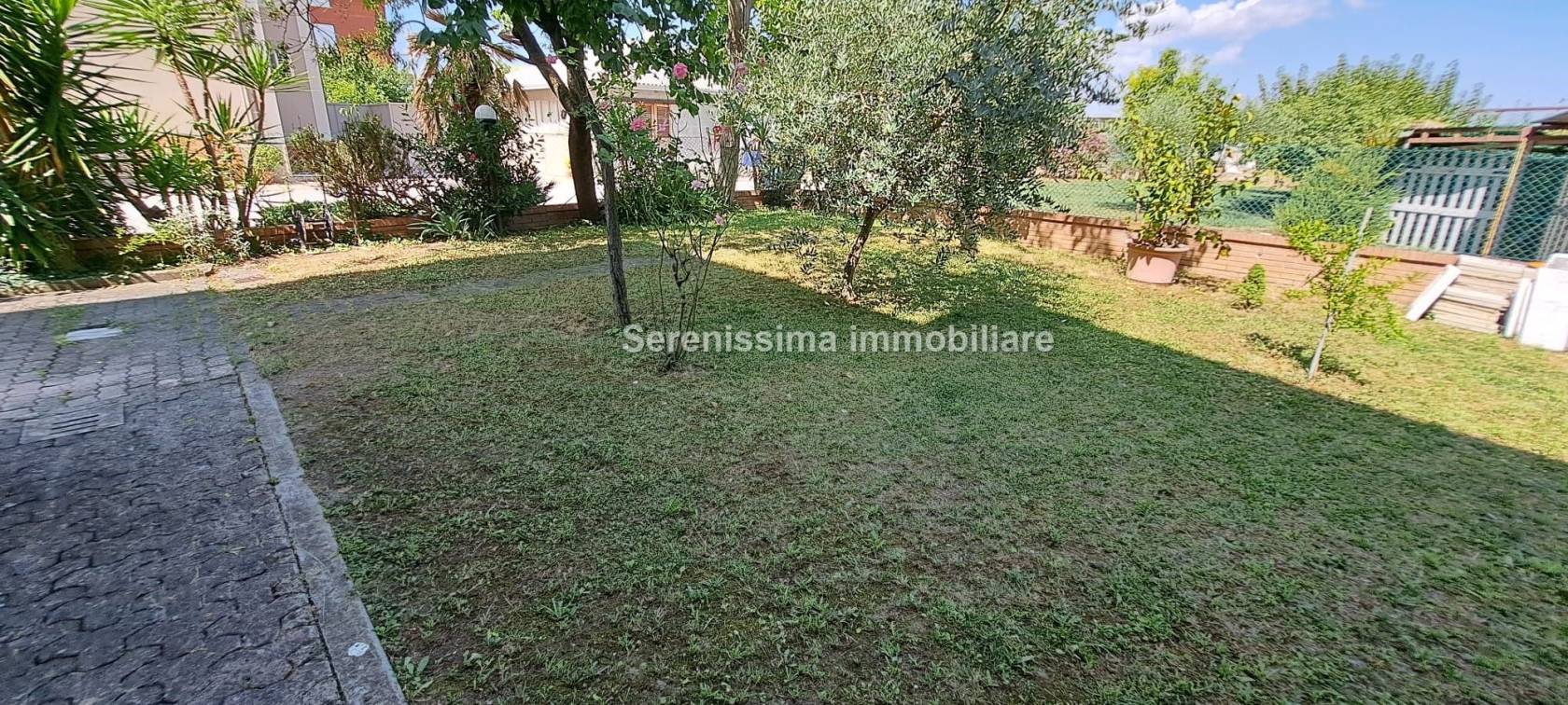 Appartamento buono stato, primo piano, Villa Ceccolini, Pesaro