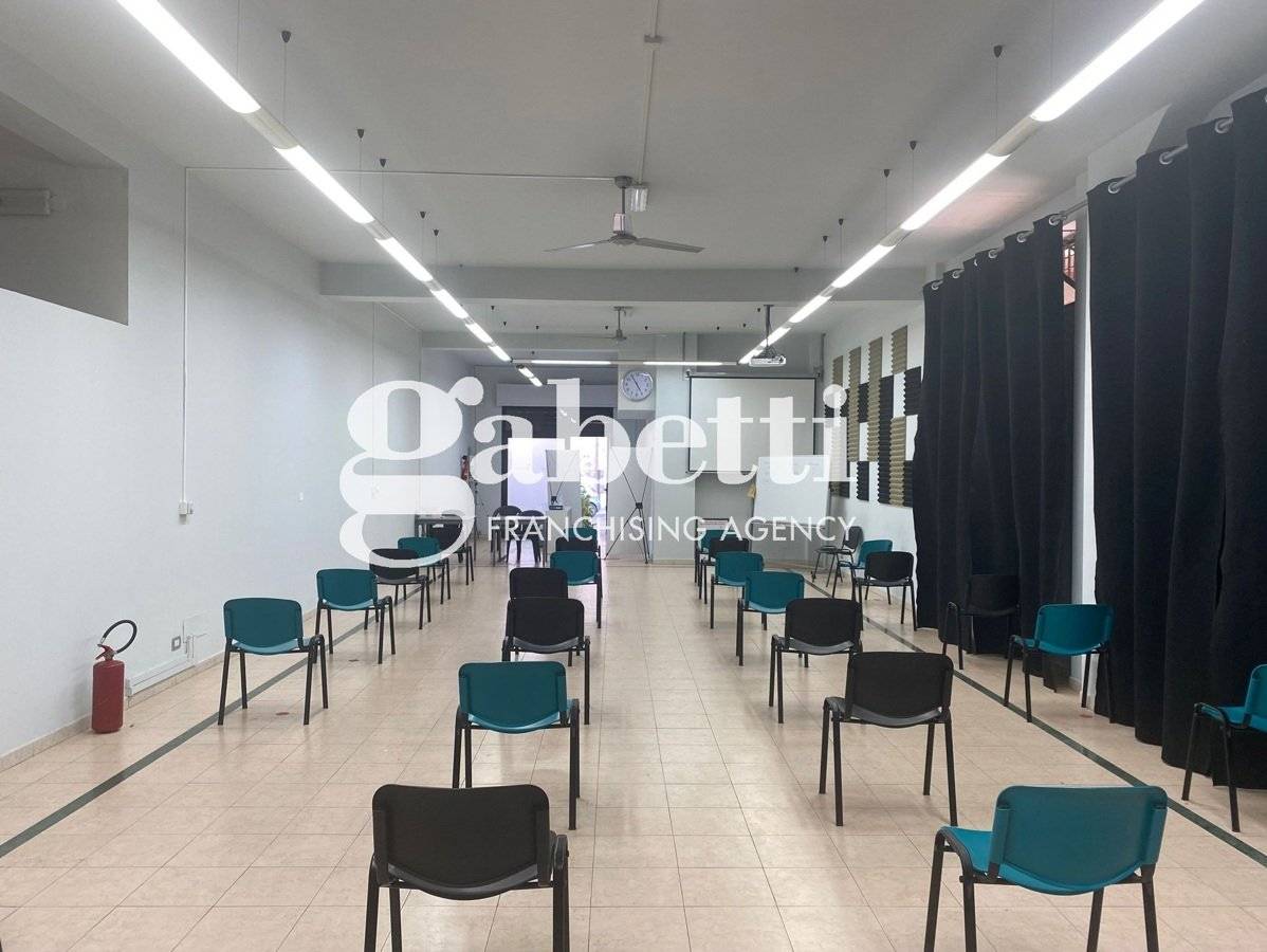 Locale commerciale in Vendita