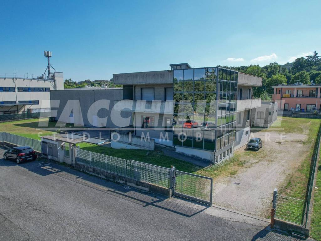 Capannone via Enrico Fermi 7, Salò, Rif. 104615869 - Immobiliare.it