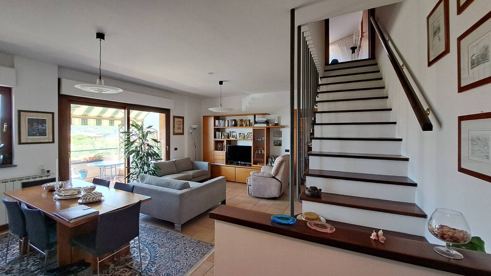 Appartamento via Luigi Salvatorelli, Ferro di Cavallo, Perugia